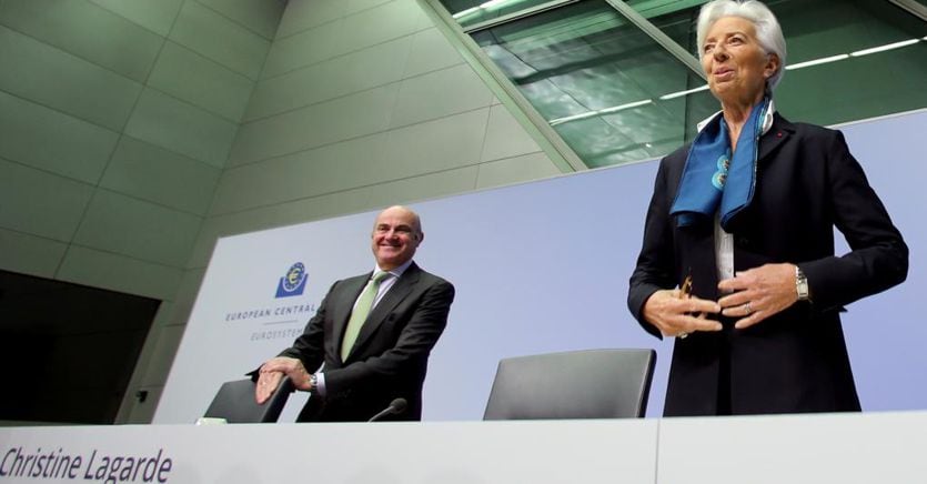 Bce, Lagarde debutta in continuità con Draghi: tassi bassi e Qe finché ... Bce, Lagarde debutta in continuità con Draghi: tassi bassi e Qe finché ...
