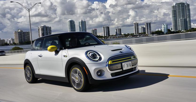 Mini Cooper SE, la piccola inglese entra nell’era delle emissioni zero ...