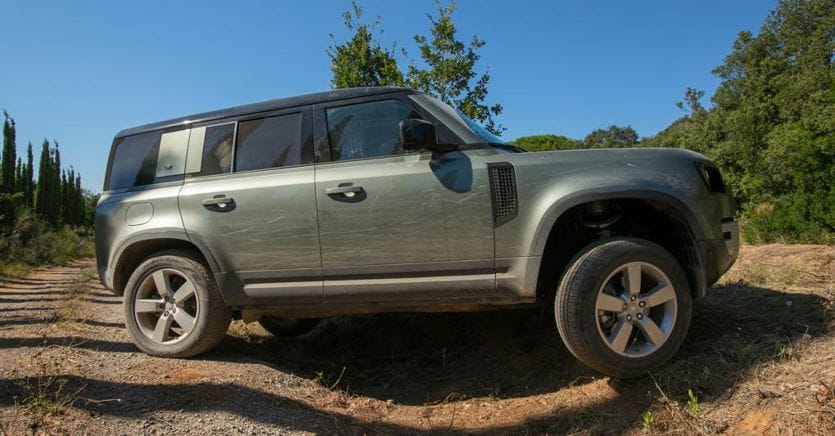 Defender cambia a 360 gradi ma rispetta la tradizione off road - Il ...