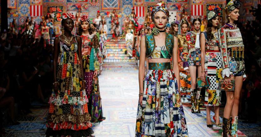 Beauty look, in passerella a Milano labbra accese e eyeliner ...