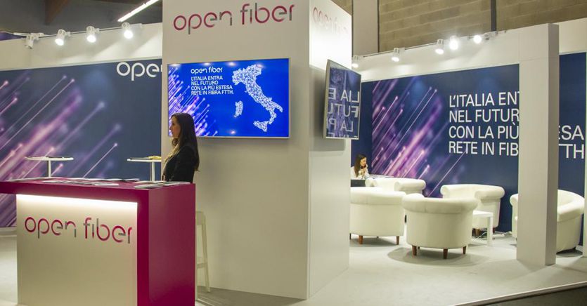 Enel, uscita da Open Fiber vicina. In Borsa recupera dopo un mese in ...