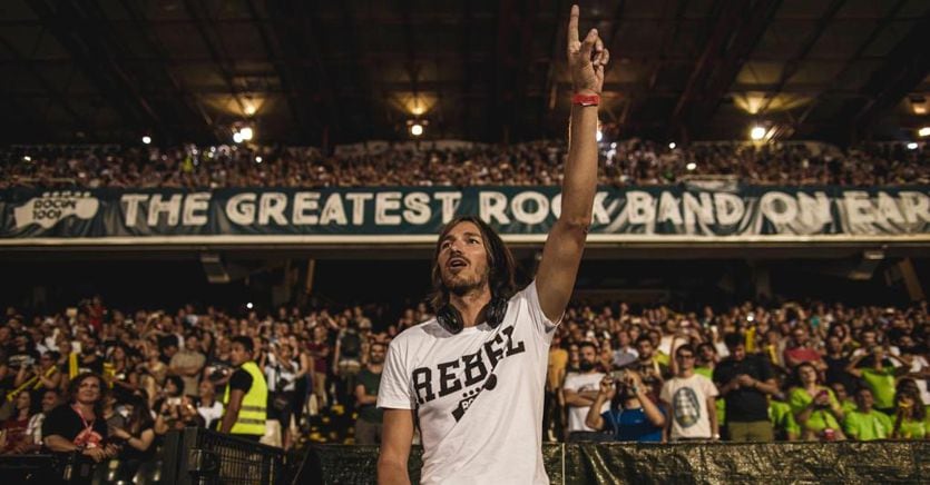 Rockin’ 1000 lancia equity crowdfunding per tour mondiale e network di ...