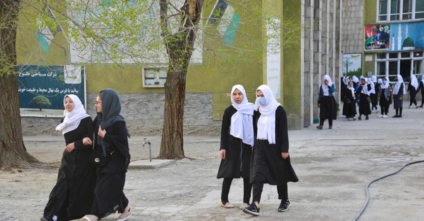 Afghanistan, i Talebani richiudono le scuole secondarie femminili - Il ...