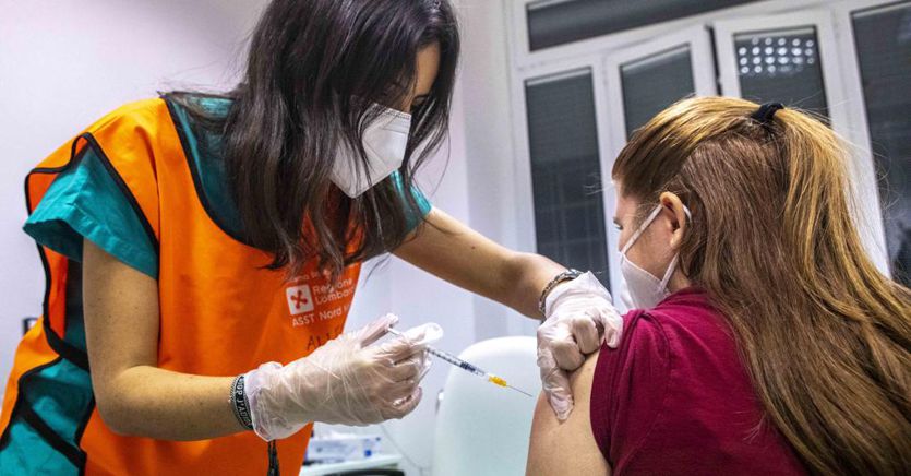 Covid, studio italiano: variante Centaurus meno pericolosa di Omicron - Il Sole 24 ORE