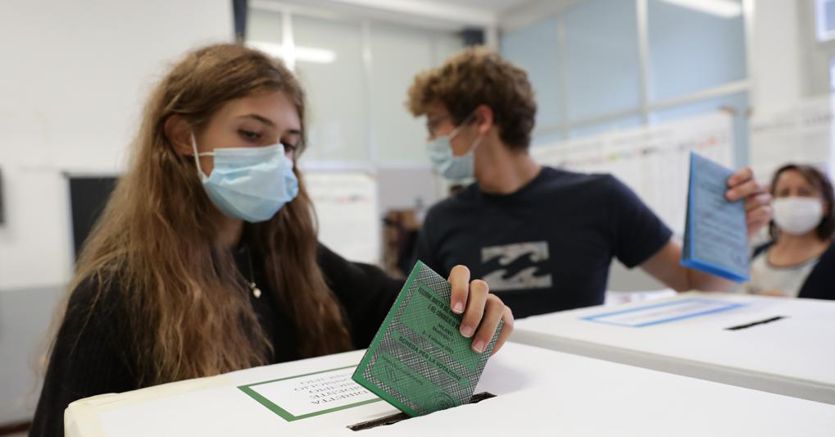 I giovani al voto: lavoro e ambiente in cima alle priorità, ma 9 su 10 ...