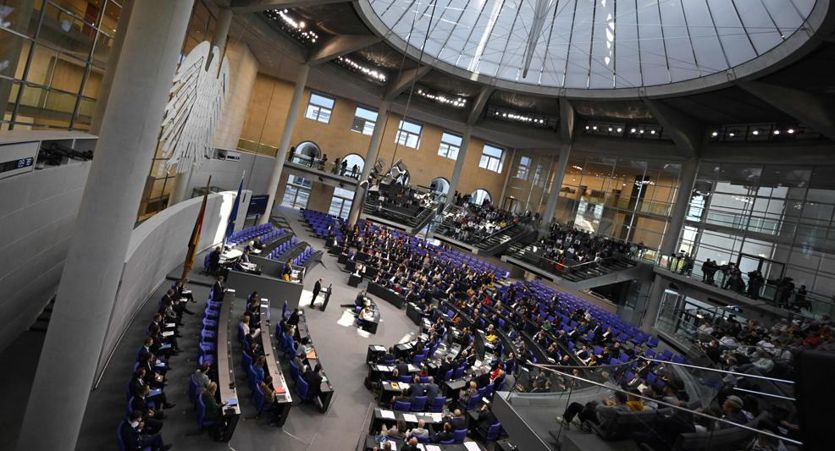 Germania: Bundestag, via libera a scudo gas da 200 miliardi - Il Sole ...