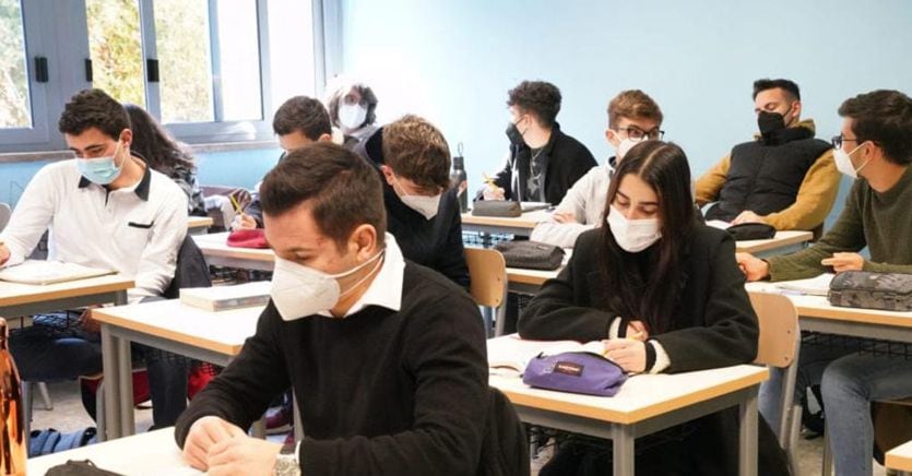 Scuola, denunce degli studenti: in classe temperature al di sotto dei ...