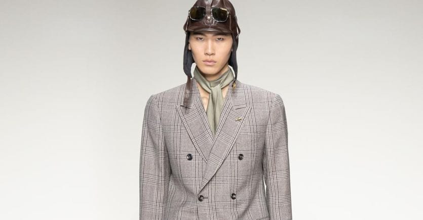 Emporio Armani guarda al cielo, il luccichio di Fendi vola sulle note ...