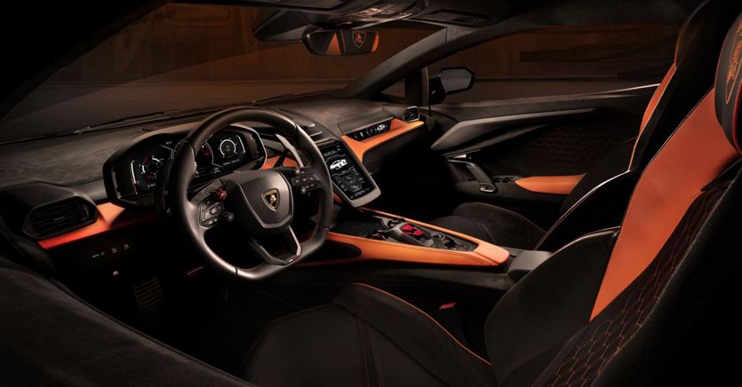 Lamborghini Revuelto interni - Il Sole 24 ORE