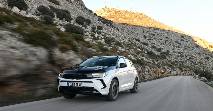 Grandland GSe, il suv sportivo e sostenibile secondo Opel - Il Sole 24 ORE