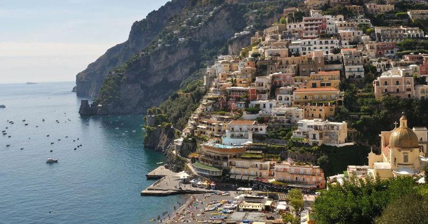 A spasso per Positano con sosta a Villa Treville tra le stanze di ...
