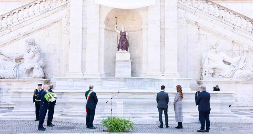 La Fontana della Dea Roma torna a piazza del Campidoglio grazie a Laura ...