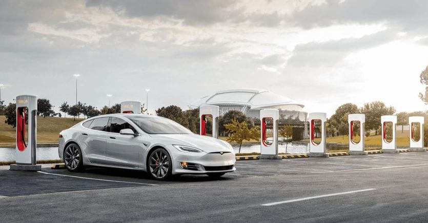 Tesla, una ricarica al Supercharger ora costa meno - Il Sole 24 ORE