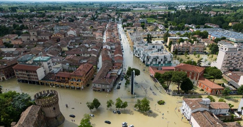 Alluvione, le vittime salgono a 14. Ravenna, evacuazione totale di ...