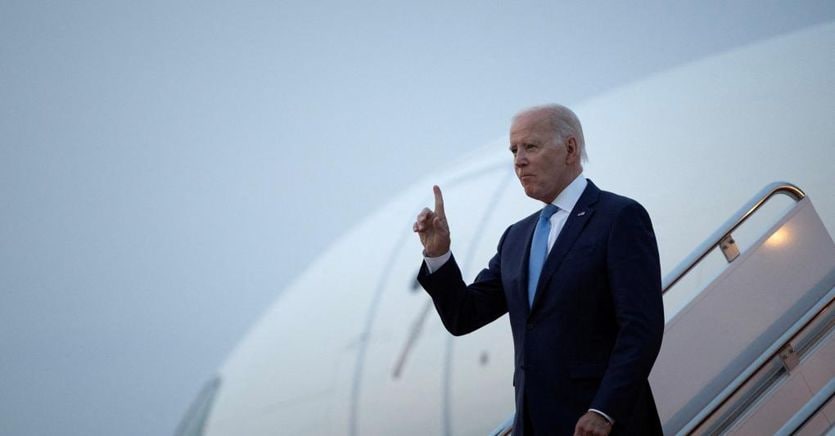«God save the Queen», frase di Biden lascia il pubblico a bocca aperta ...