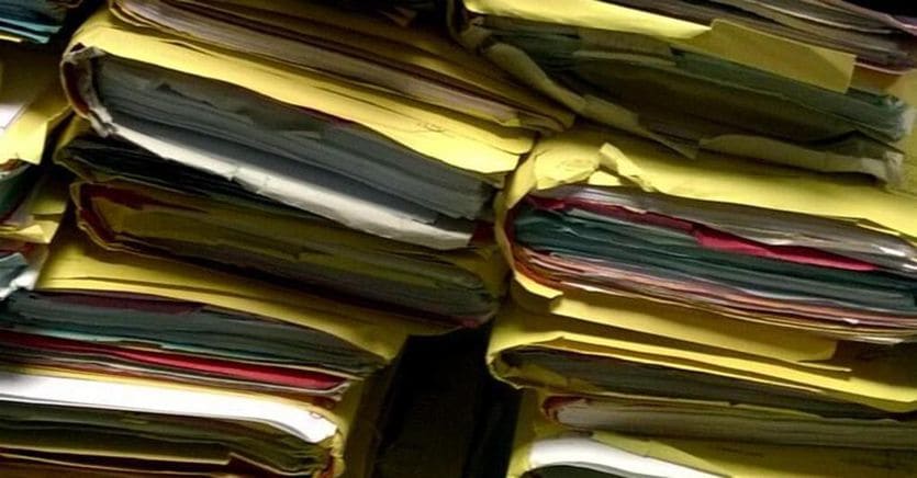 Tanta carta sprecata in azienda, quando la burocrazia inquina - Il Sole ...