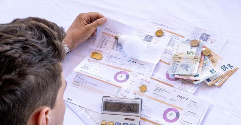 Bollette, da Enel a Hera ed Edison: ecco chi sale e chi scende nella ...