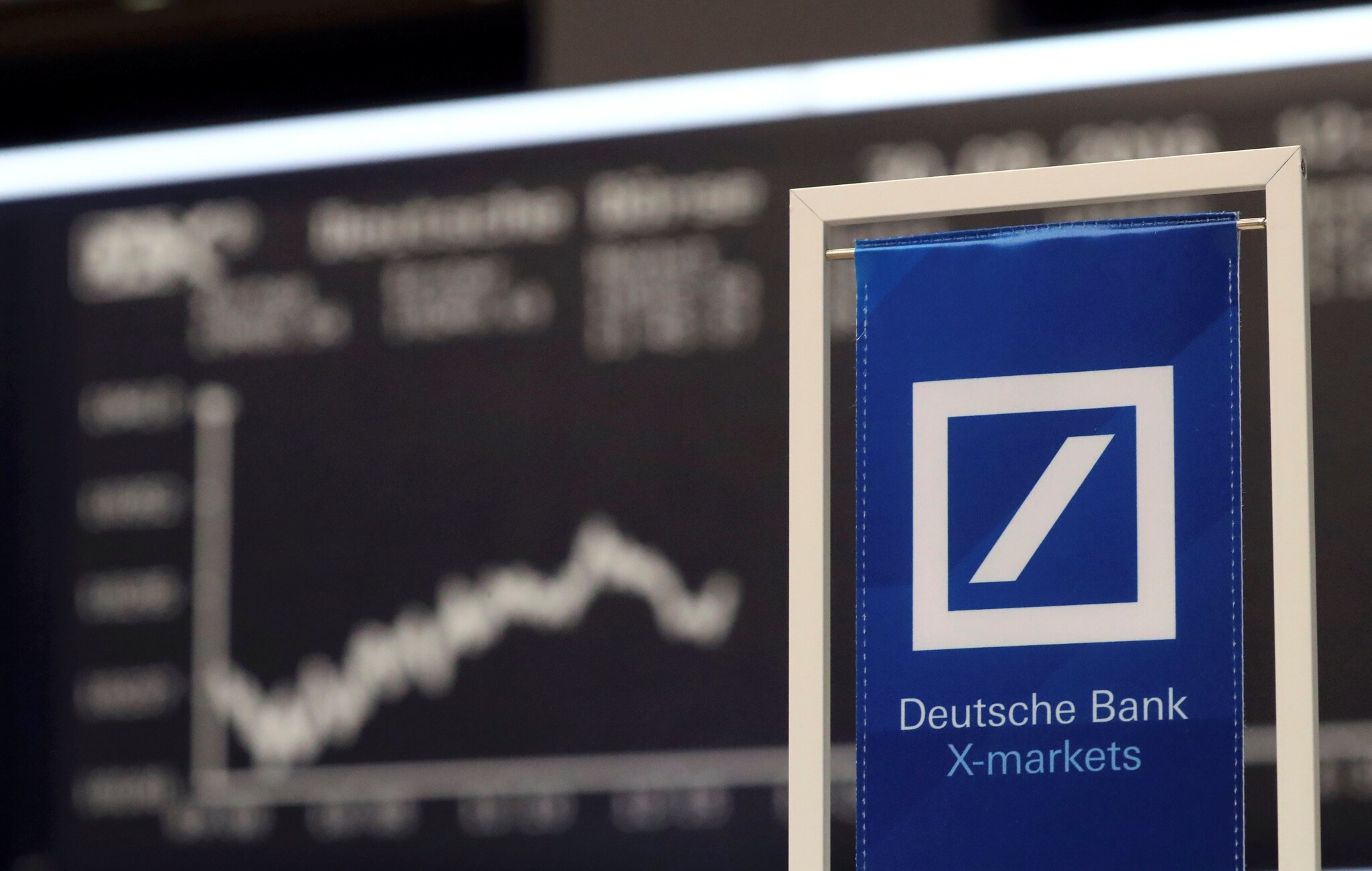 Ancora niente accordo in Usa, Deutsche Bank torna a scendere - Il Sole ...