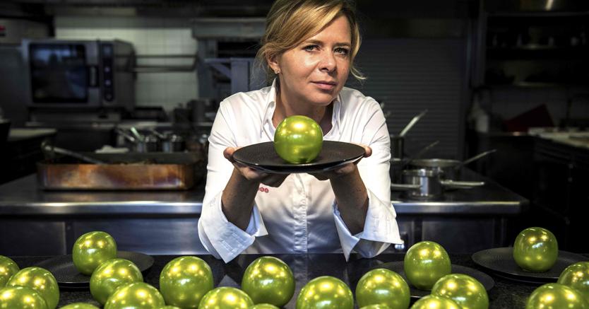 Christelle Brua con la sua mela soffiata è la miglior pasticcera al ...