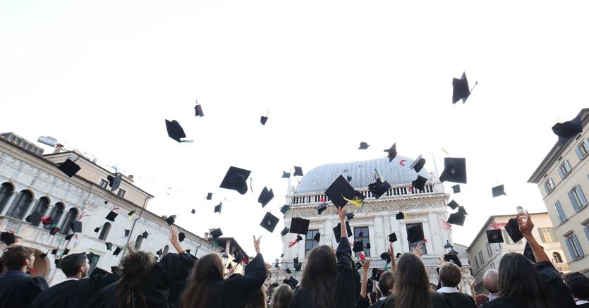 La Ue supera il target del 40% dei laureati, ma l’Italia fanalino di ...