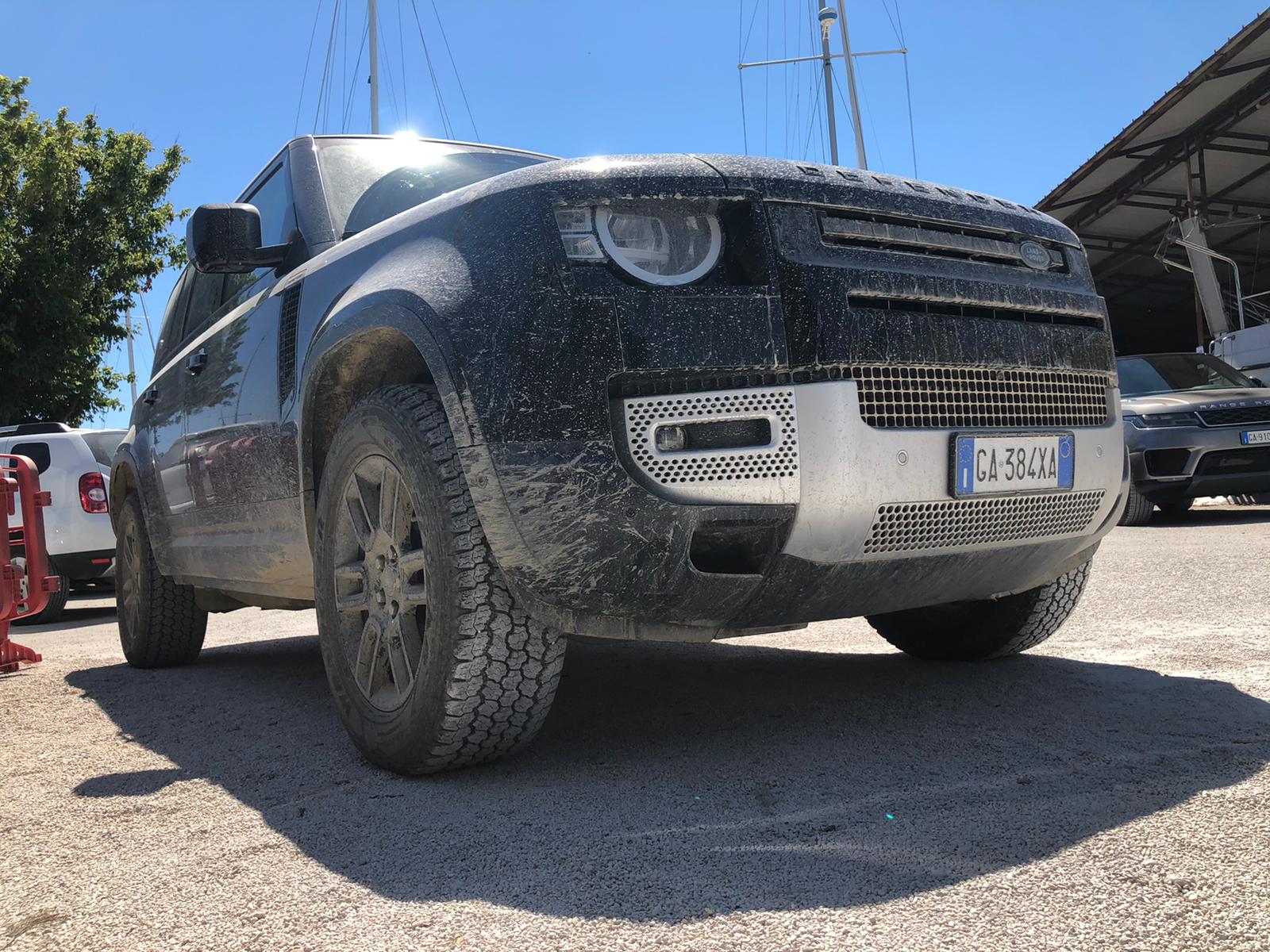 Land Rover Defender, come va su strada e fuoristrada la nuova ...