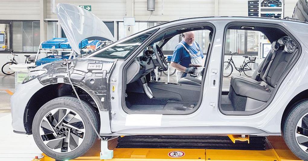 Auto, così la mossa inglese riapre la sfida europea sull’elettrico - 24+
