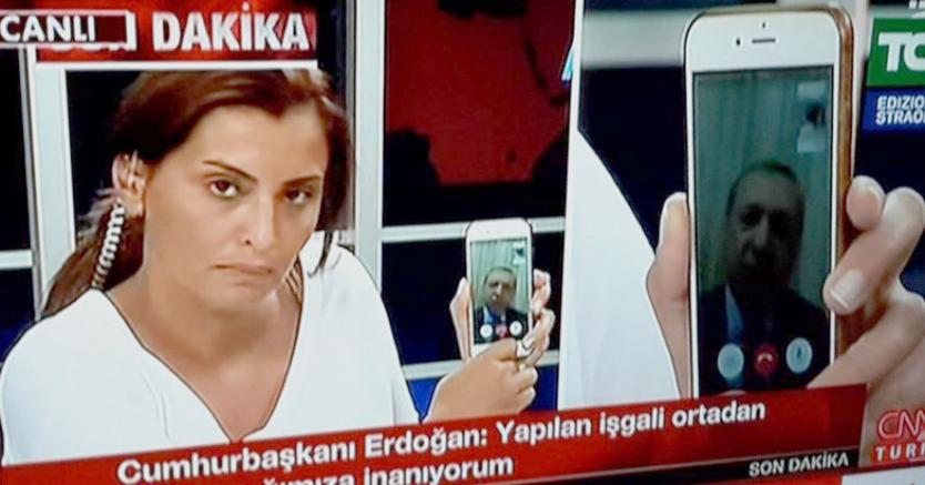 Erdogan parla in diretta su Facetime: sono ancora il presidente resistete