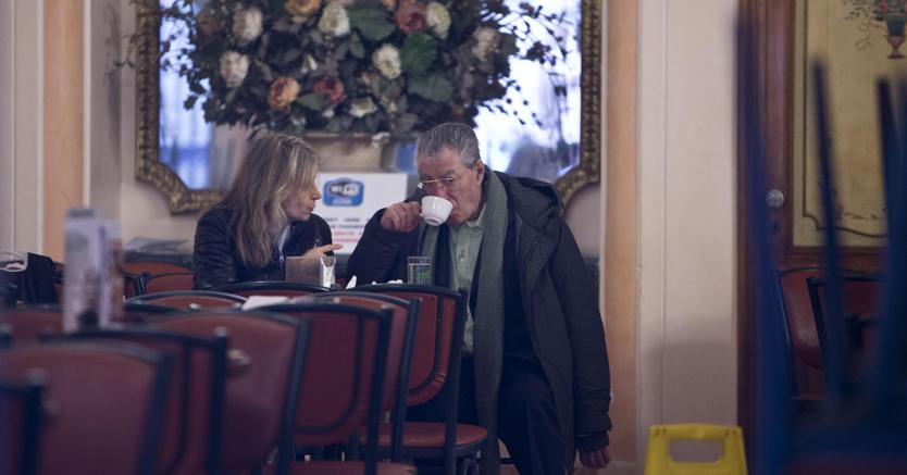 La sosta del Senatur ai tavolini del Bar Giolitti
