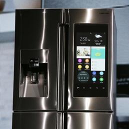 Il frigorifero con display per fare acquisti online, la tv che spegne ...