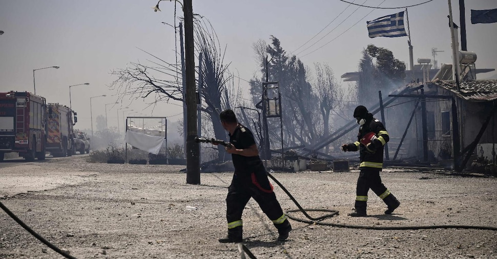 Incendi, la Grecia brucia: fuoco da Rodi a Corfù. Fiamme anche in ...