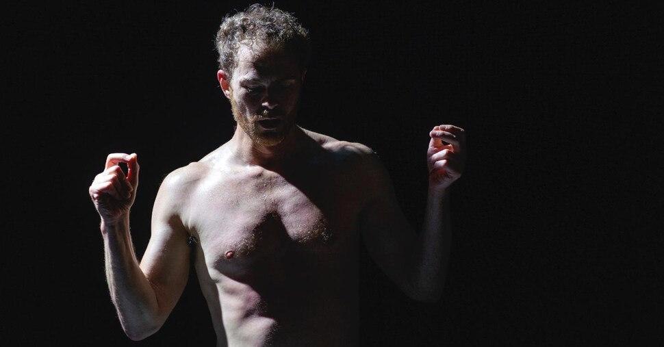 The luxury of a gesture: the solo by choreographer and dancer Boris ...