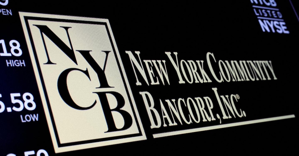 Banche, New York Community Bancorp crolla del 40%, titolo sospeso - Il ...