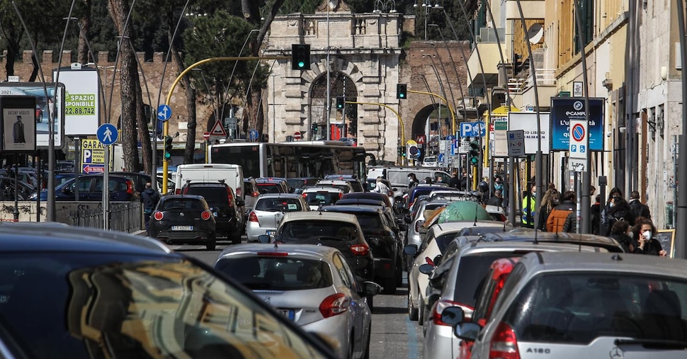 Traffico, Roma la 15esima città più congestionata al mondo: in auto ...