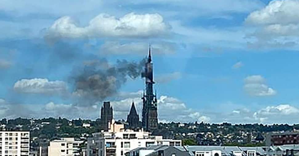 Domato l’incendio sulla cattedrale di Rouen: colpita guglia in ...