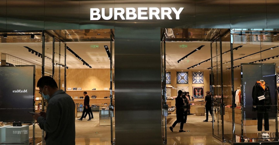 Burberry, dopo i dati deludenti sostituisce il ceo e sospende il dividendo - Il Sole 24 ORE