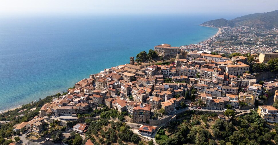Cilento, with Ascea and Pollica enhanced the backbone of villages and ...