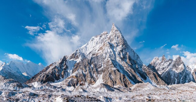 K2 70: Alì Durani conquers the summit, the Italian flag in the hands of ...