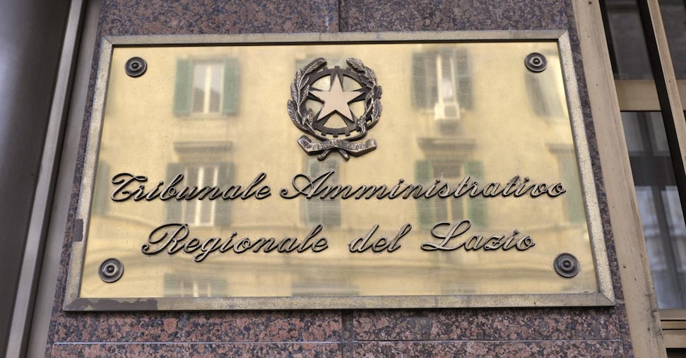 School competitions, whoever comes first stays in the ranking list even without the requirements ...