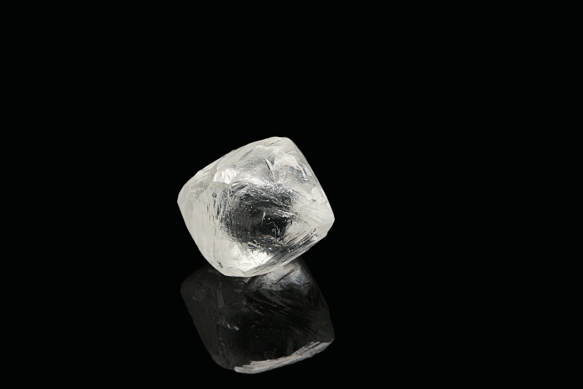 All’asta dei diamanti grezzi: viaggio nel leggendario Diamantclub van ...