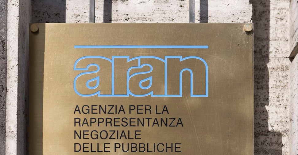 Statali, ok al contratto: 165 euro di aumento, più lavoro agile e buoni ...