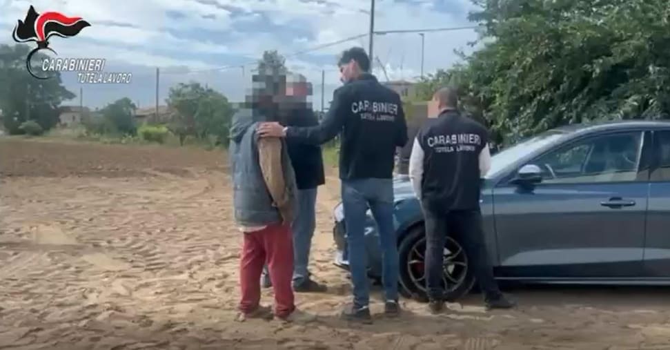 Truffe sui migranti, l’inchiesta di Salerno e il tesoriere Pd sospeso ...