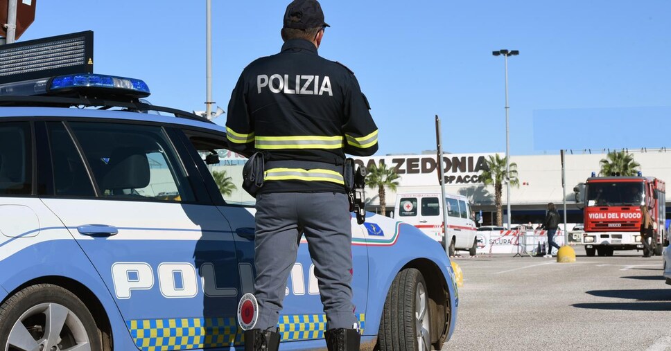 Due poliziotti feriti a martellate alla stazione di servizio, uno spara ...