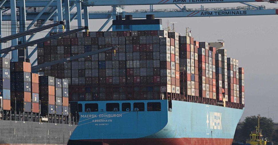 Maersk confirms outlook: container traffic falls (for now) only between ...