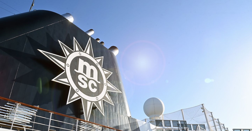 Msc, after the breakdown the ship with 8,500 people on board left ...