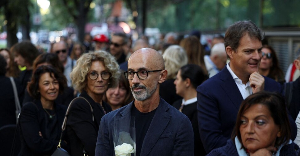 Armani, il lutto composto di Milano. Oggi e domani la camera ardente - Il Sole 24 ORE