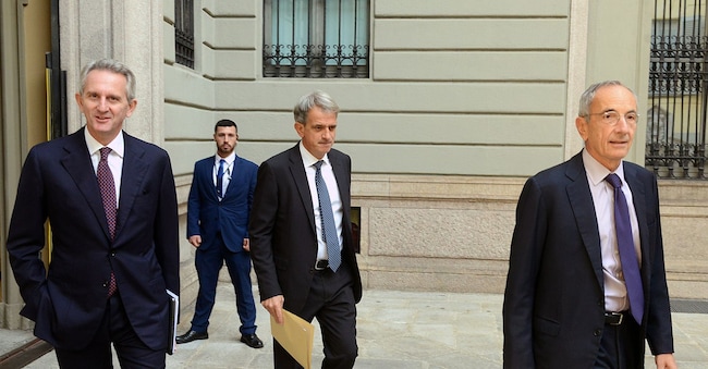 Mediobanca top managers sell shares before Mps Opas reopening: Nagel ...