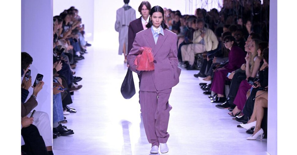 Versace and Bottega Veneta, authorial debuts that focus on eclecticism ...
