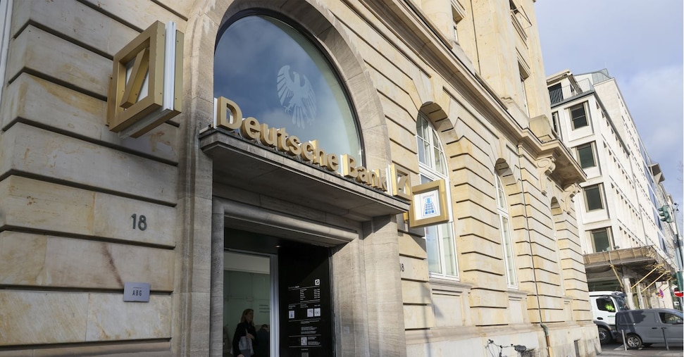 A Francoforte Deutsche Bank corre dopo conti terzo trimestre sopra le ...