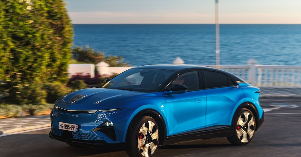 Alpine A390, la prova su strada della berlina elettrica da 400 cavalli ...