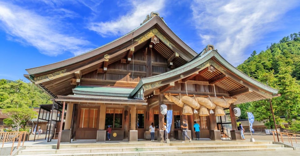 In Izumo and the capital in ancient shrines where life is celebrated ...